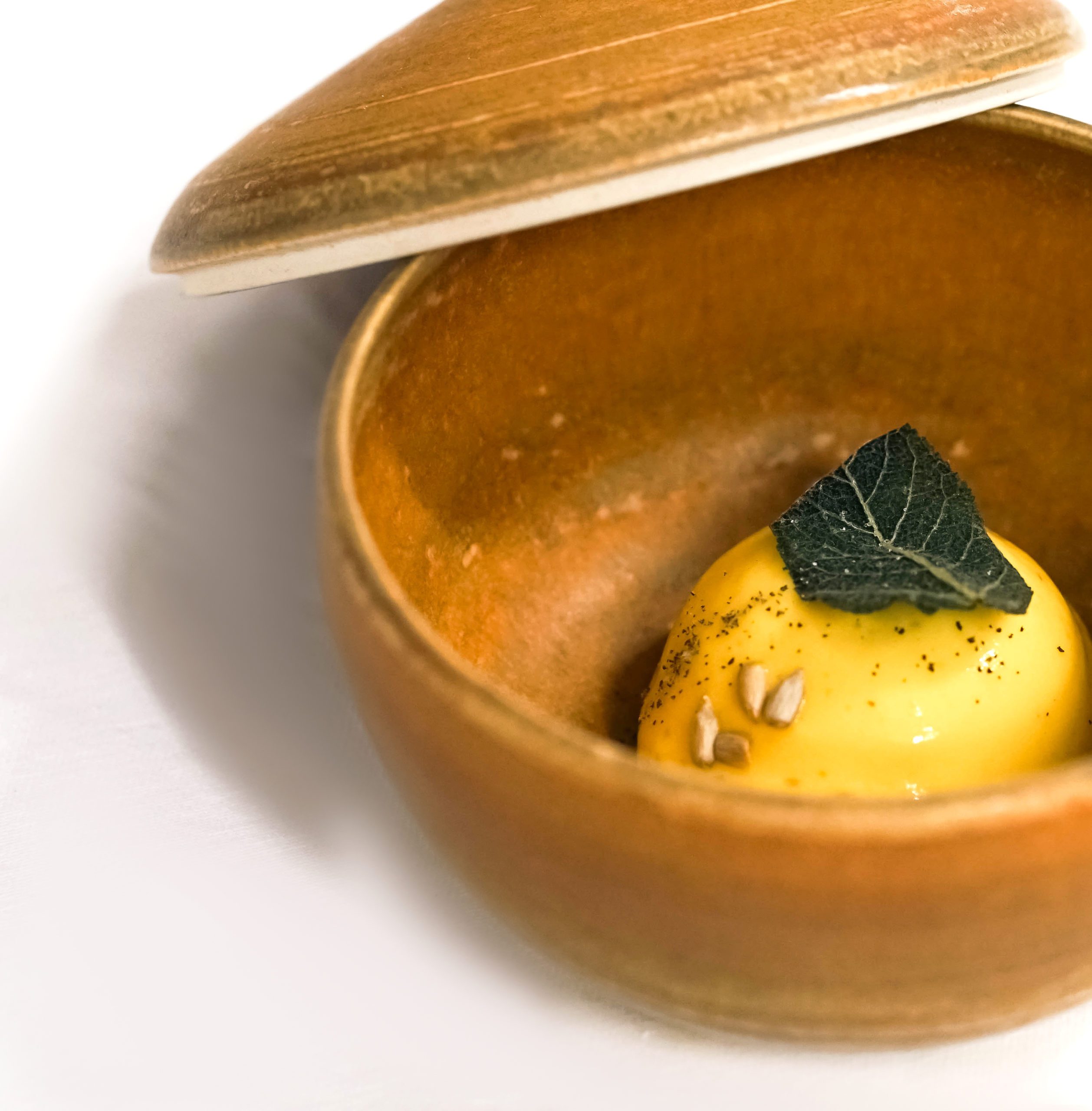 Le restaurant gastronomique étoilé La Mère Germaine à Châteauneuf-du-Pape propose une cuisine ...